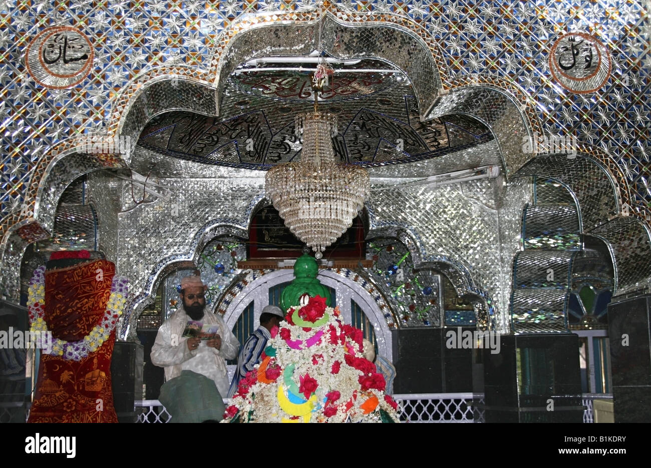 Muslim praying at the tomb or Dargah of the Sufi Saint Tawakkal Mastan ...