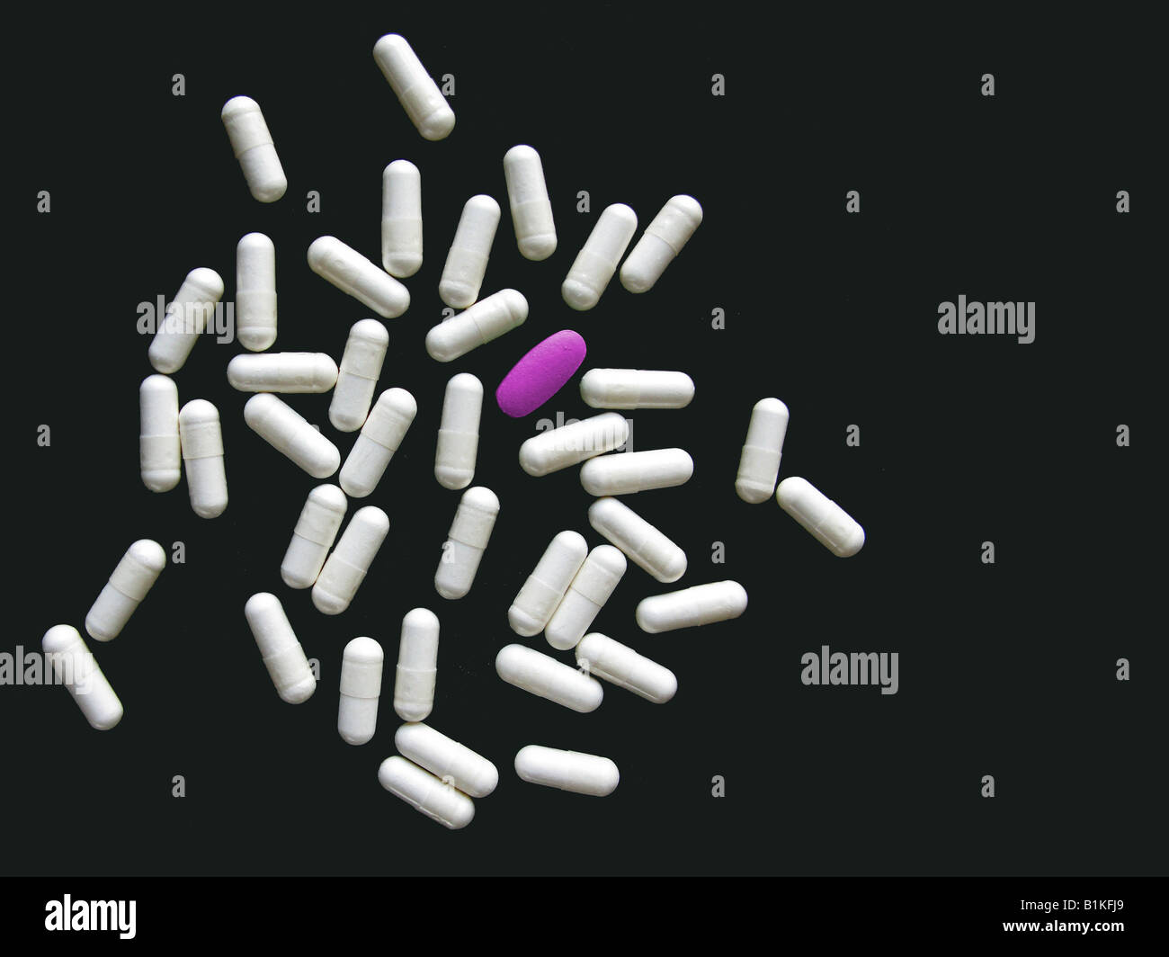 Pink tablet pill hi-res stock photography and images - Alamy