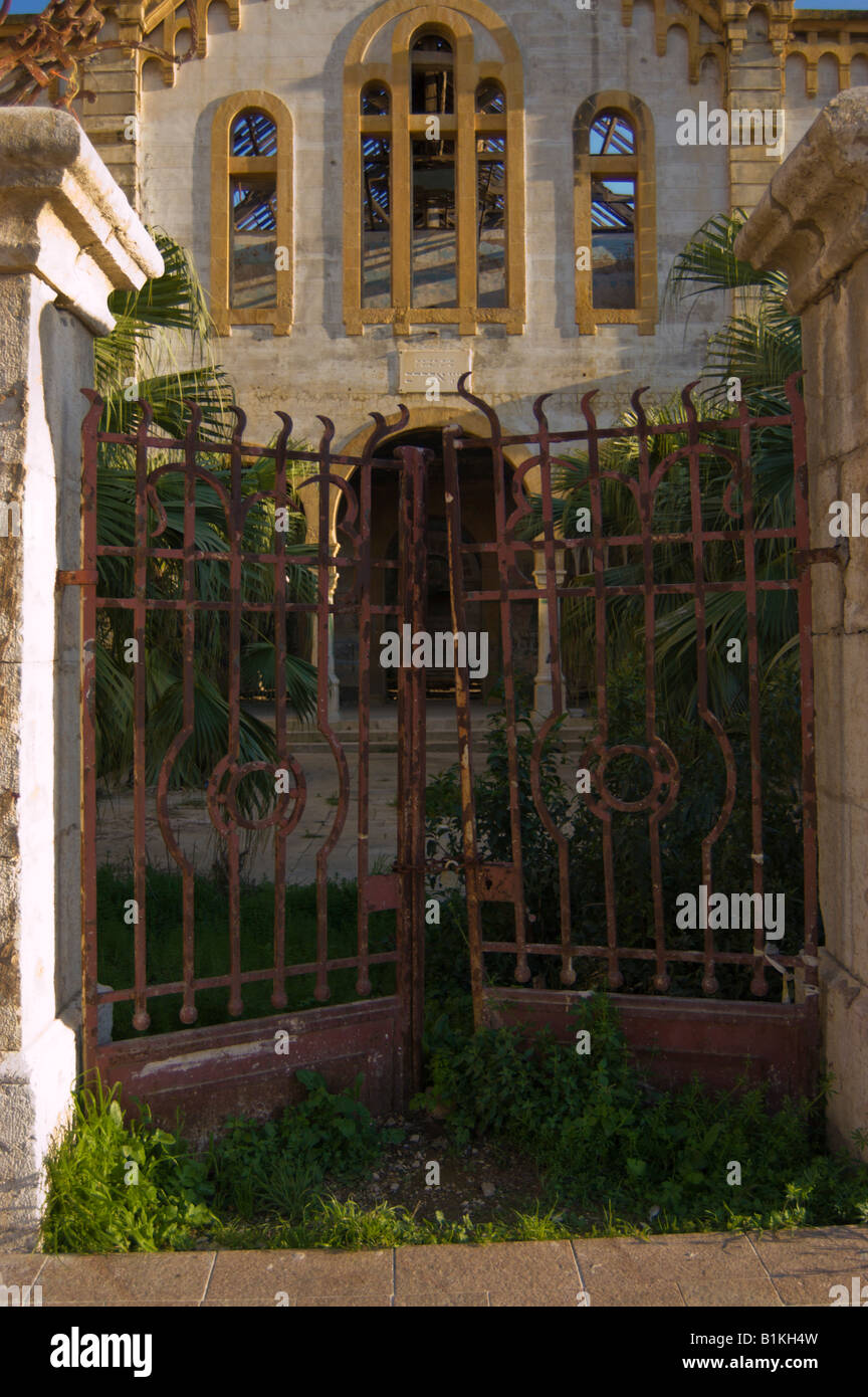 Ruined synagogue in Beirut Stock Photo - Alamy