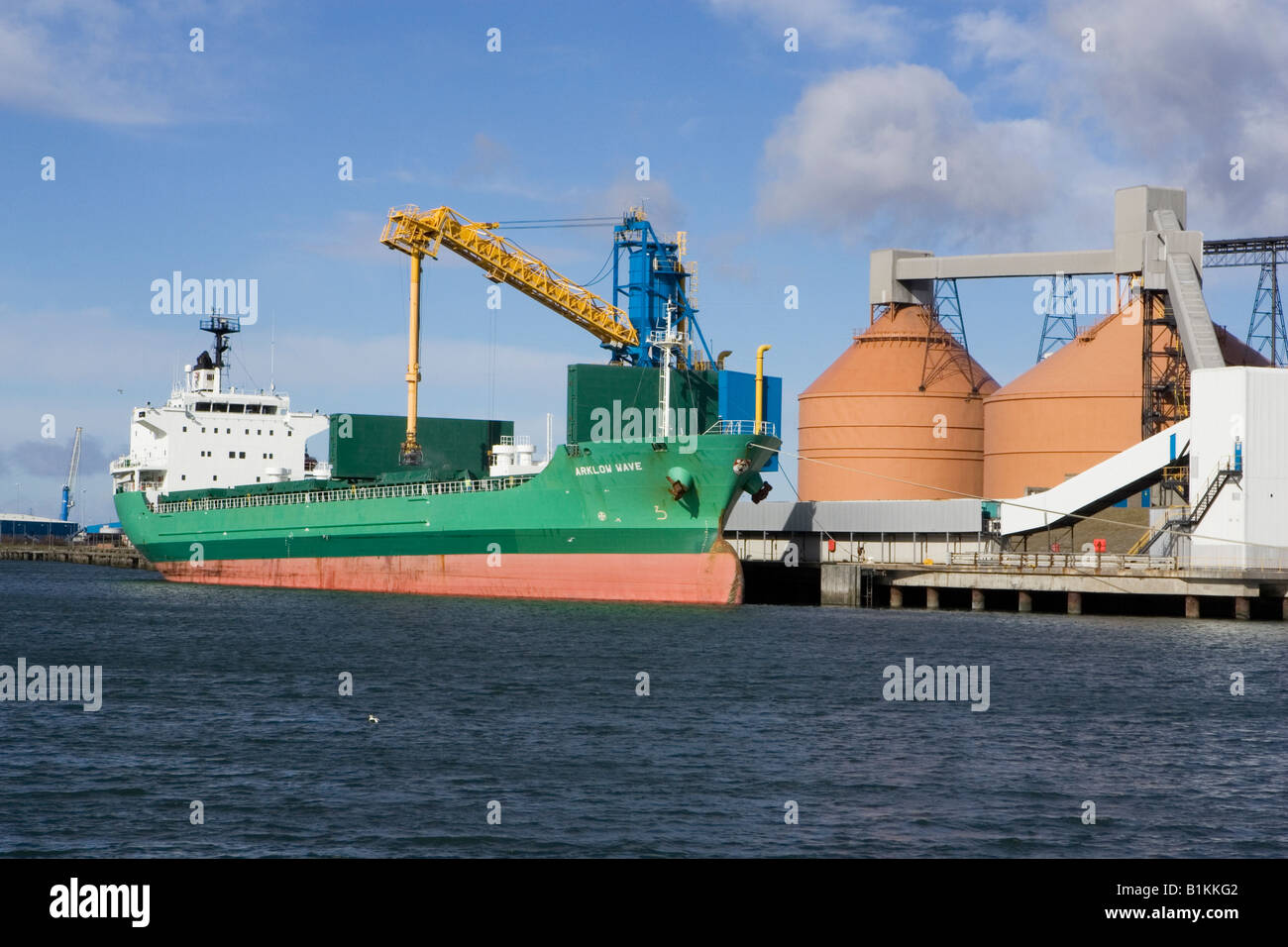 A suction unloader in action unloading a boat at the Alcan Aluminium ...