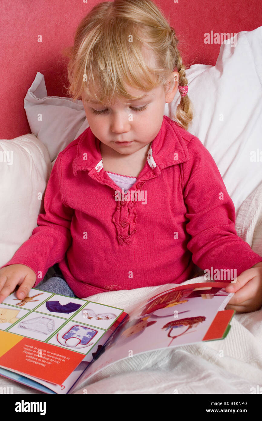 little girl reading book Stock Photo - Alamy