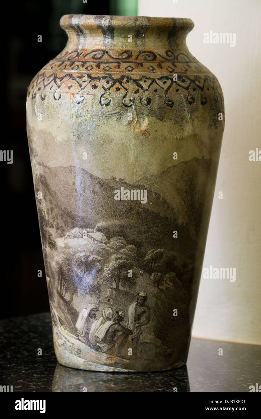 Ethnic pottery hi-res stock photography and images - Alamy