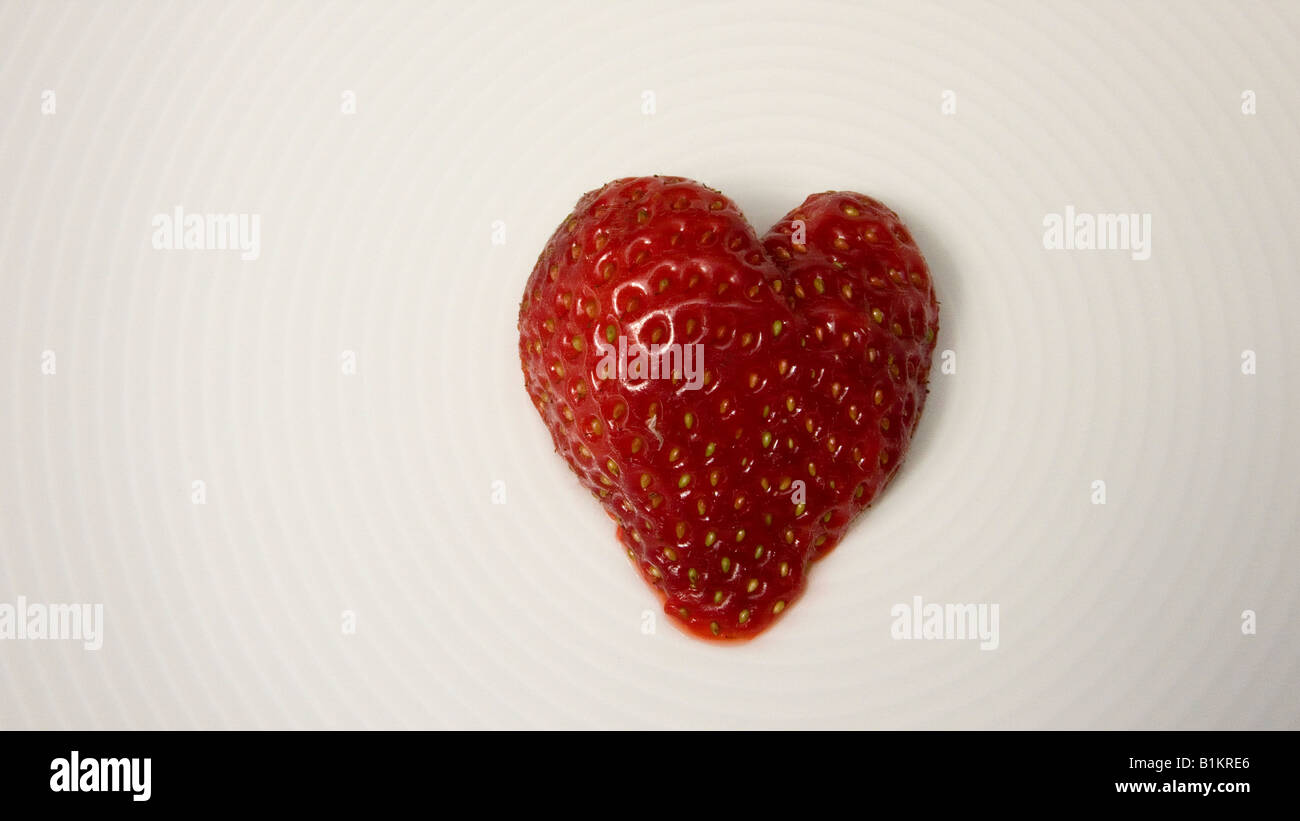 Heart shaped strawberry hi-res stock photography and images - Alamy