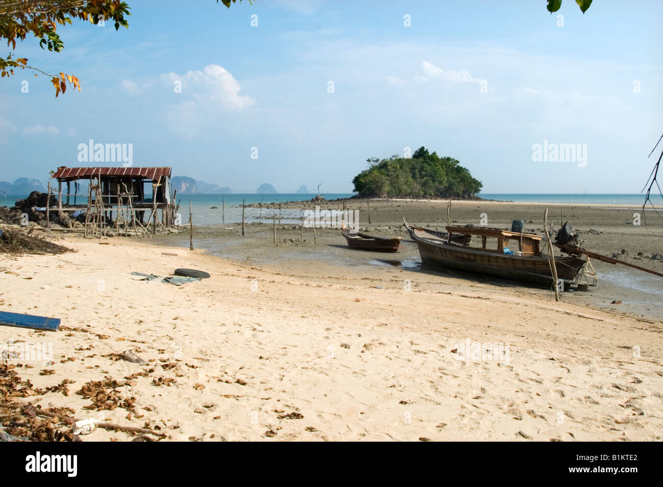 The stranded boat hi-res stock photography and images - Alamy