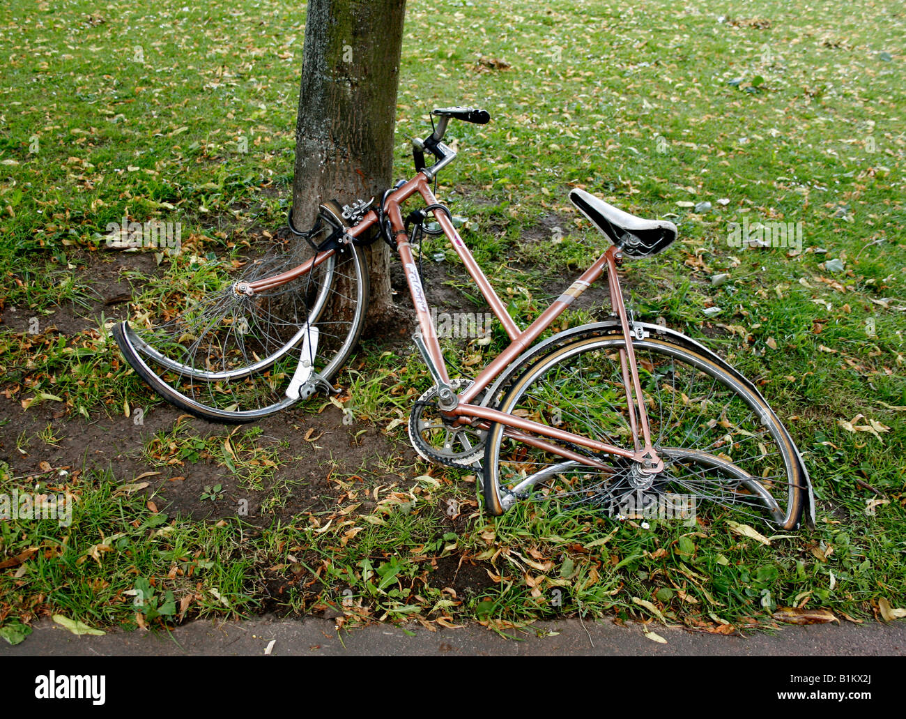 Broken Bicycle High Resolution Stock Photography and Images - Alamy