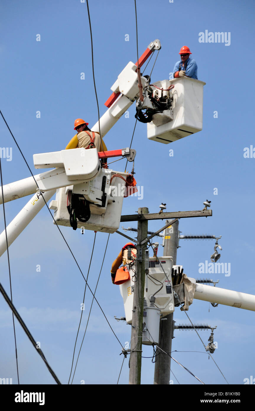Workers install high tension electrical power lines Lakeland Florida ...