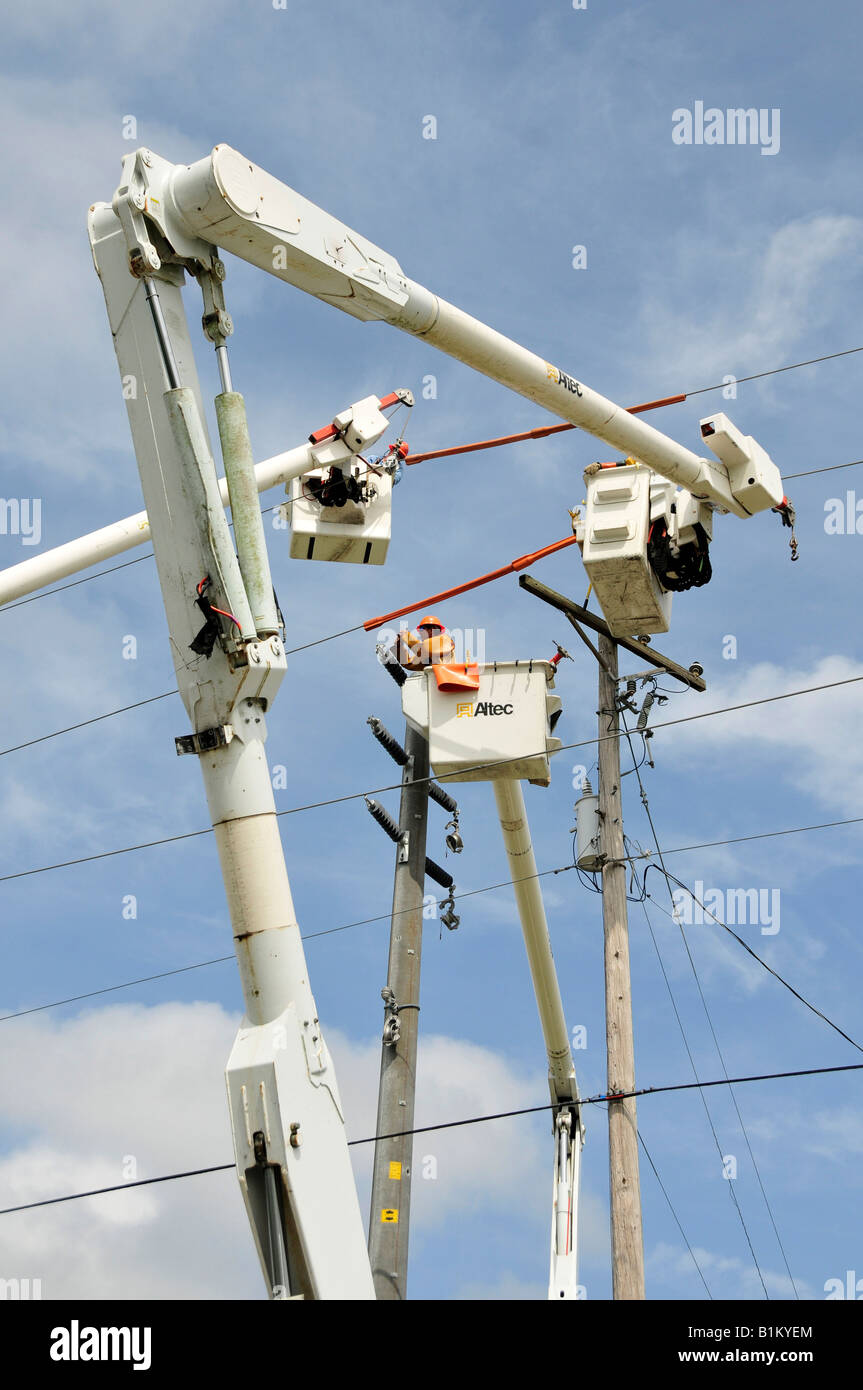 Workers install high tension electrical power lines Lakeland Florida ...