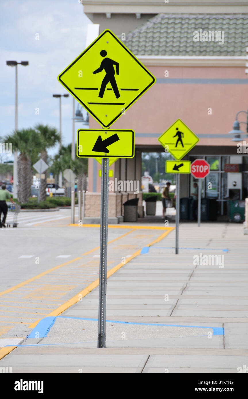 Sign advising motorists of pedestrian right of way Stock Photo - Alamy