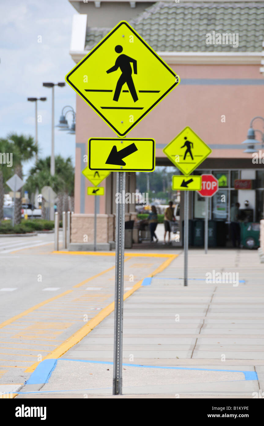 Sign advising motorists of pedestrian right of way Stock Photo - Alamy