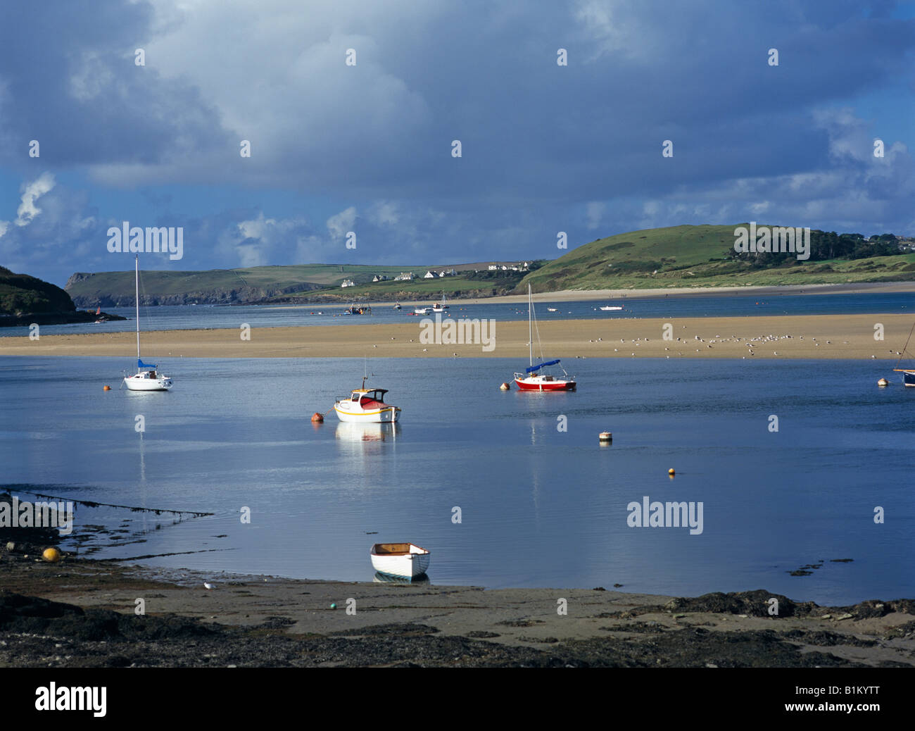 The Camel estuary from Camel Trail cycle path Padstow, Cornwall Stock ...