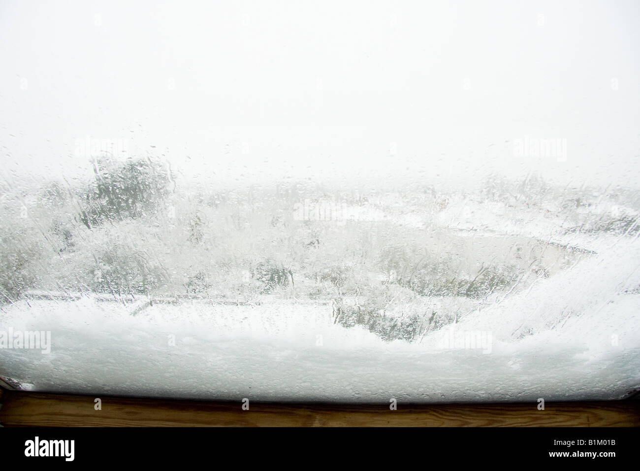 Looking out of a window uk winter hi-res stock photography and images ...