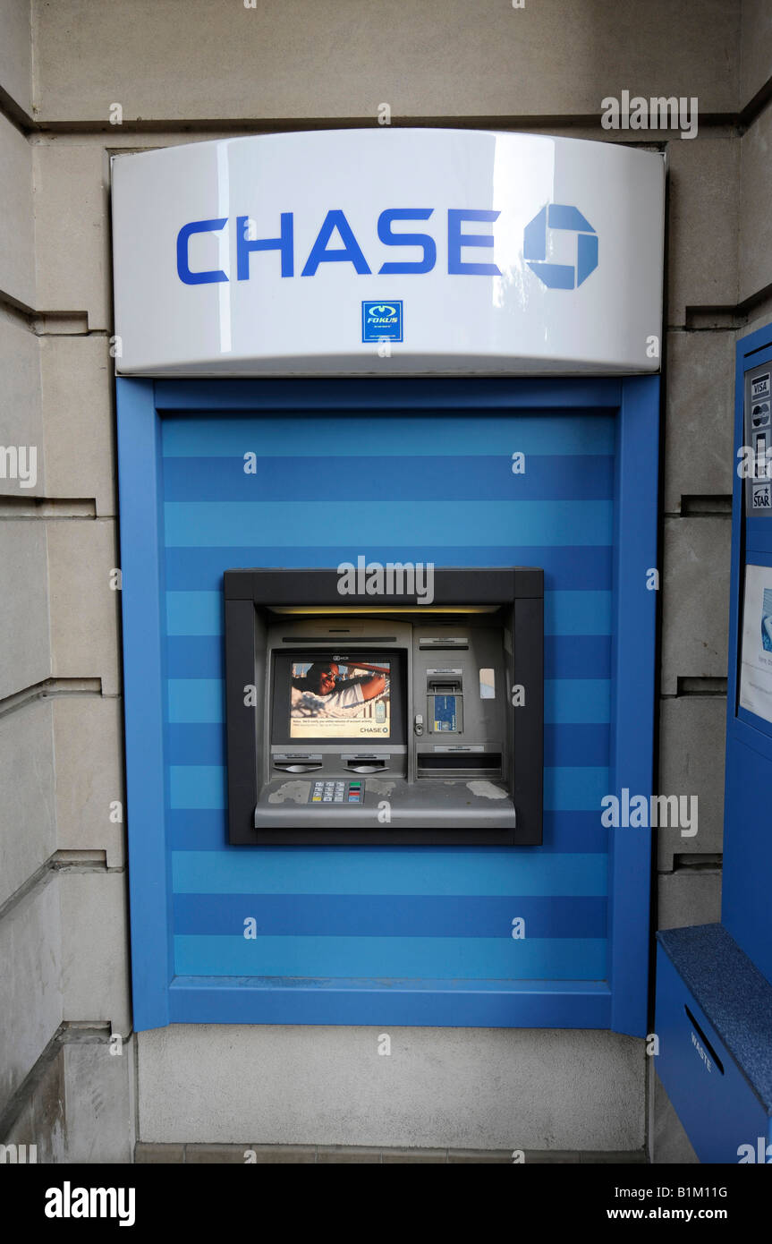 Bank ATM fast cash withdrawl machine system Stock Photo - Alamy