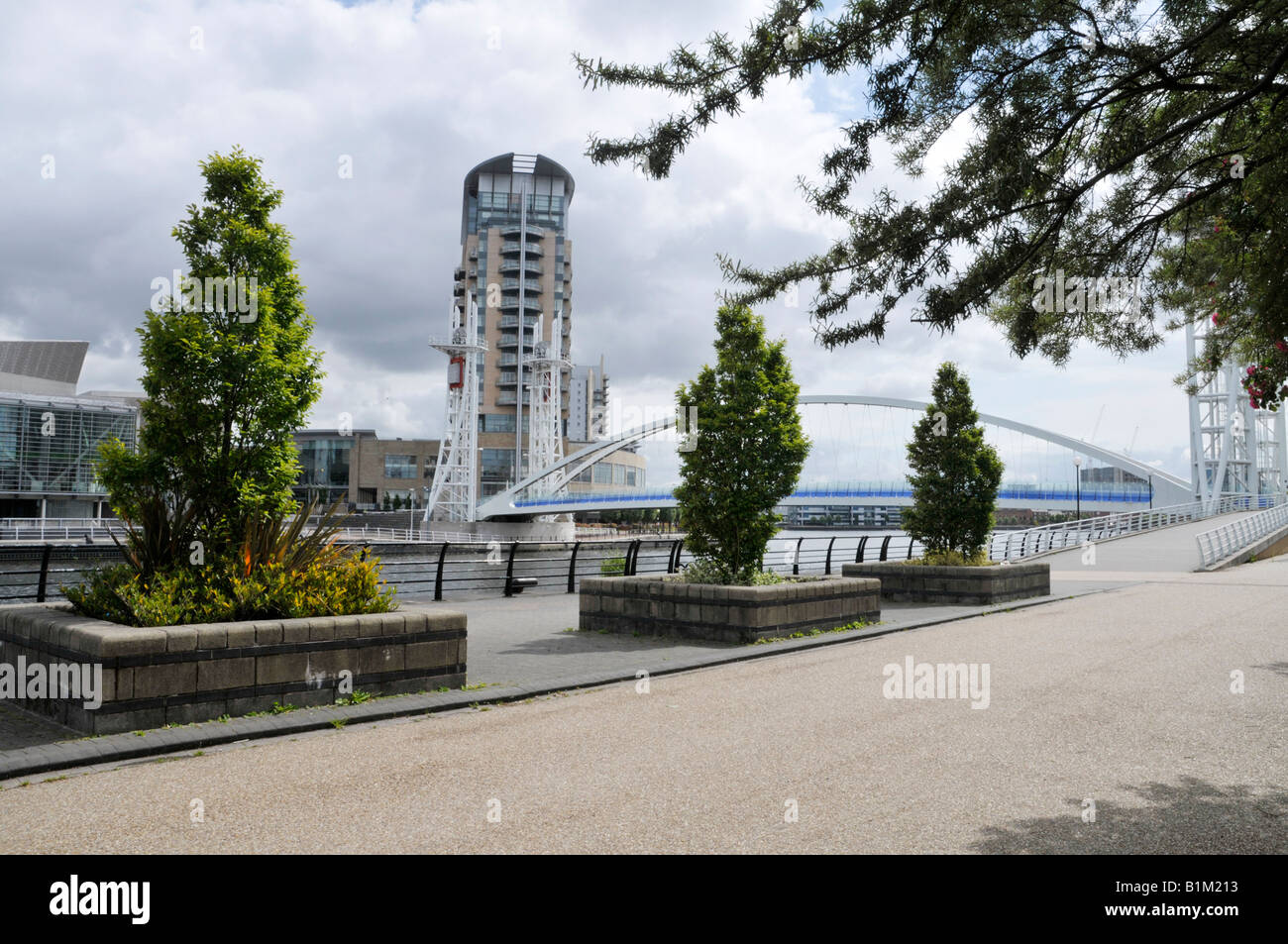 lowry bridge seen from pedestrian walk Stock Photo - Alamy
