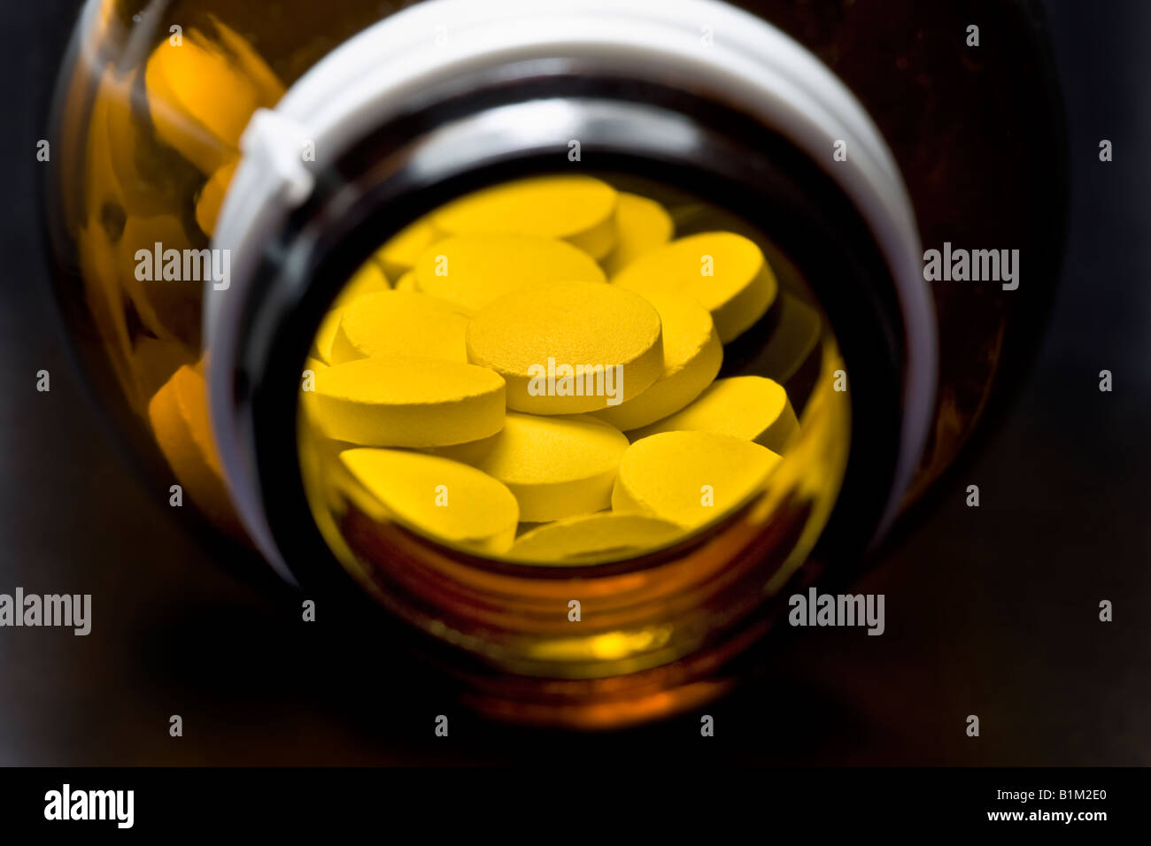 Zinc vitamin tablets inside a pill bottle Stock Photo - Alamy