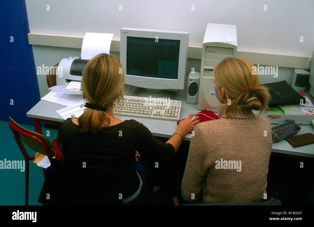 Marcq-en-baroeul France Two Teenage Girls Working On Computer Stock ...