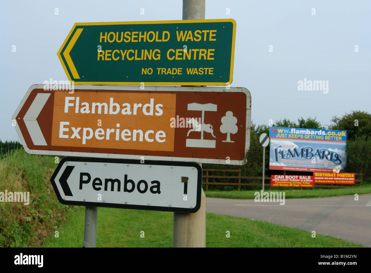 Country road signs cornwall hi-res stock photography and images - Alamy