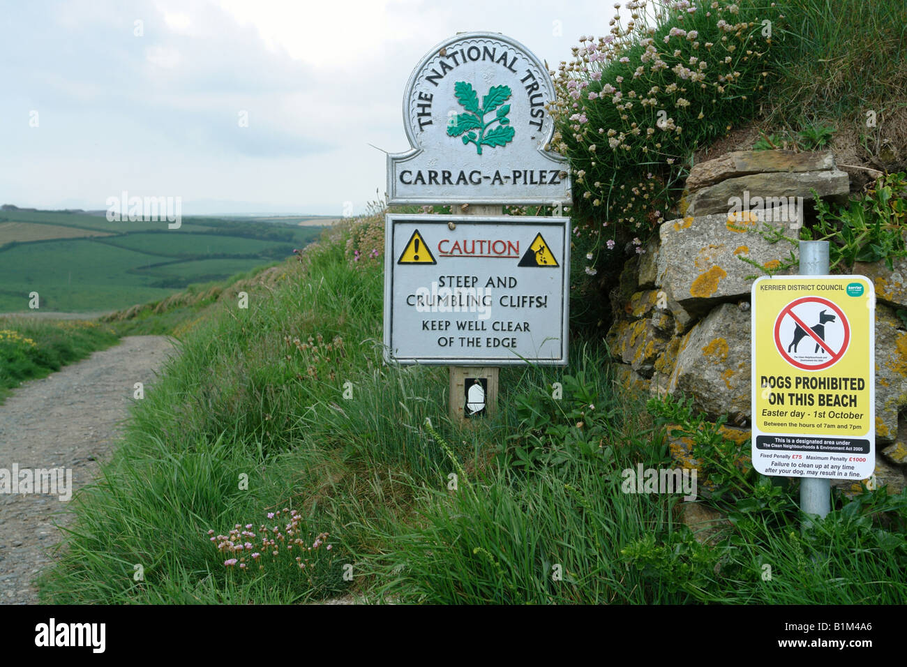 Country road signs cornwall hi-res stock photography and images - Alamy