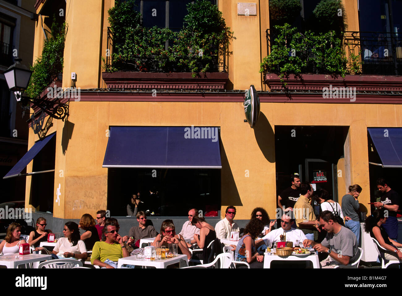 Spain, Madrid, outdoor cafe Stock Photo - Alamy