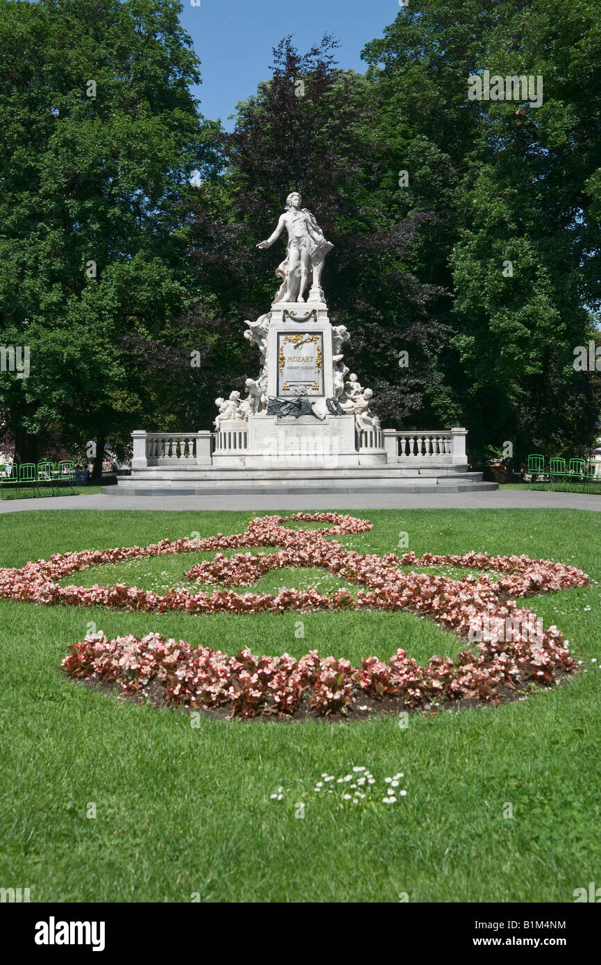 Mozart statue in vienna hi-res stock photography and images - Alamy