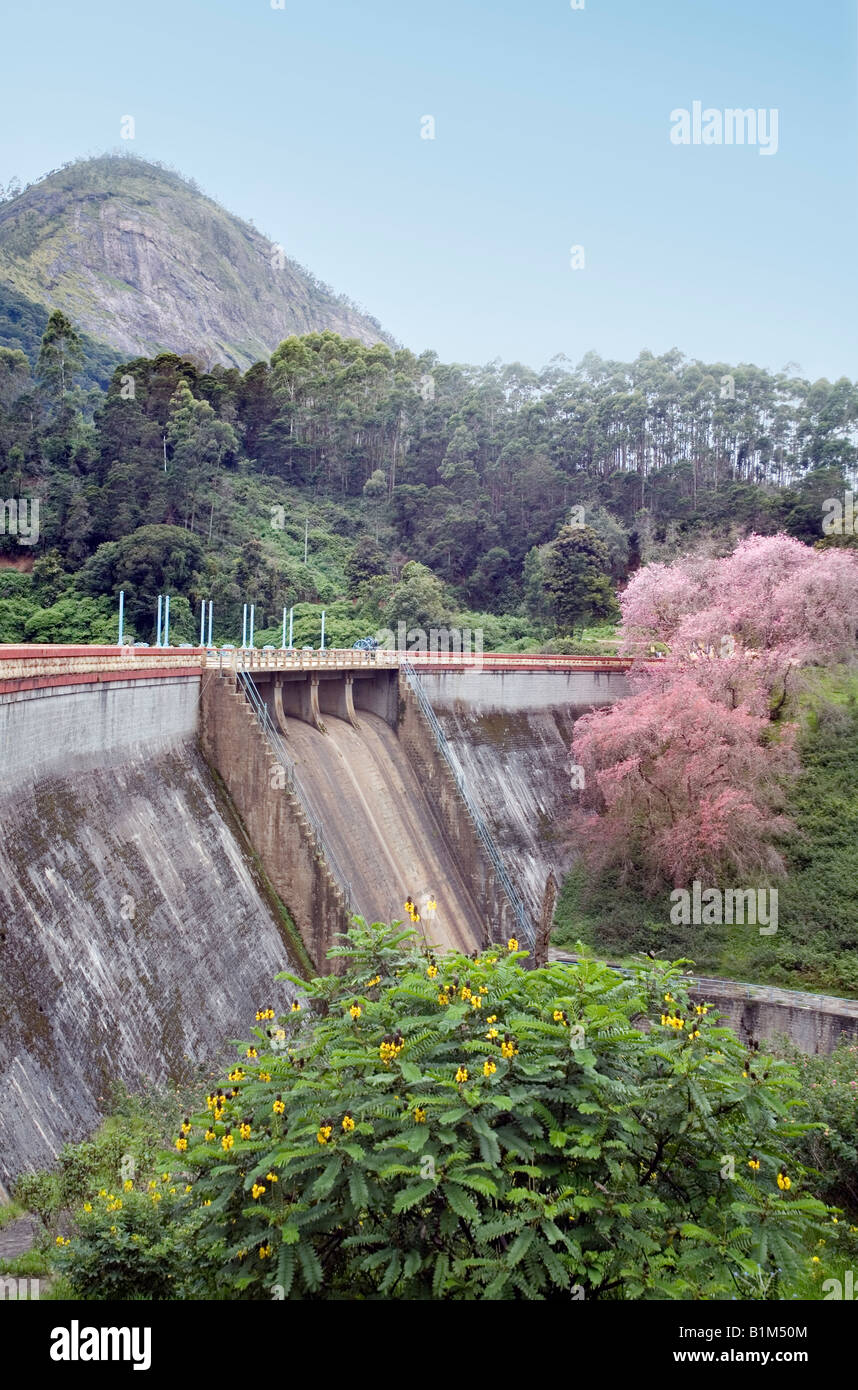 Kundala Dam across the Kuravan and Kurathi hills Asia's largest arch ...