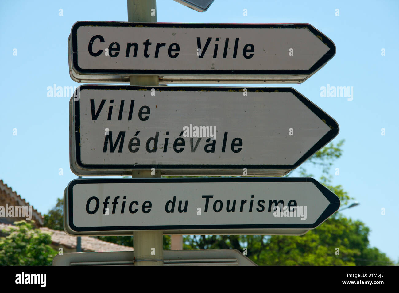 Road signs Centre Ville, Ville Médiévale, Office du Tourisme Stock ...