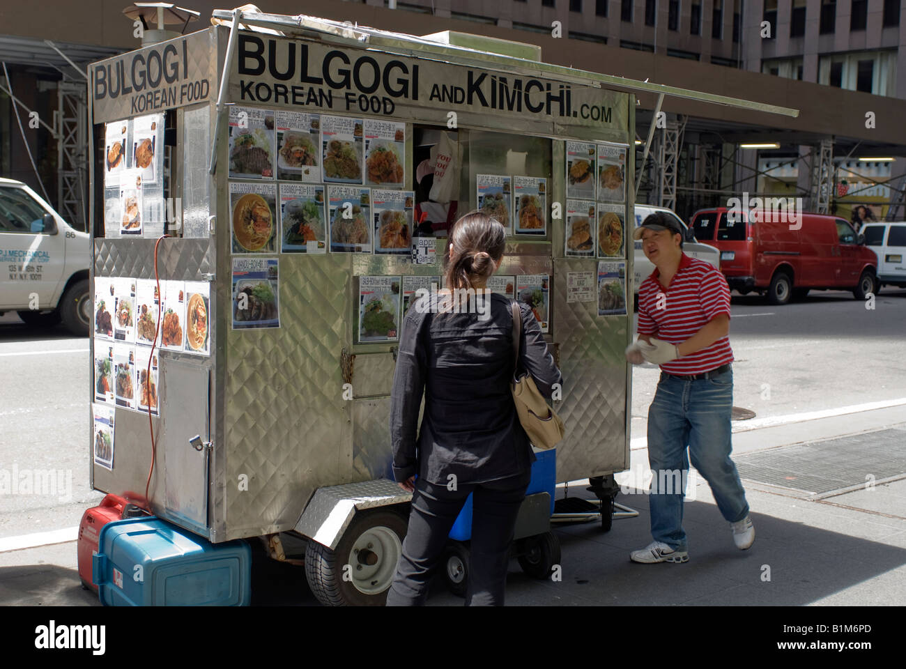 Korean food cart new york hi-res stock photography and images - Alamy