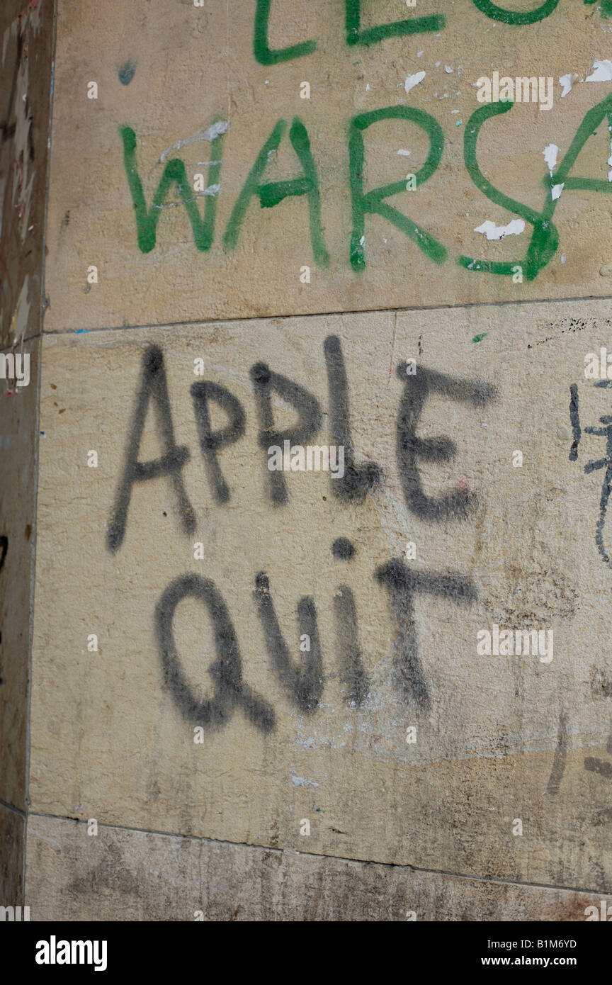 apple quit graffiti Stock Photo - Alamy