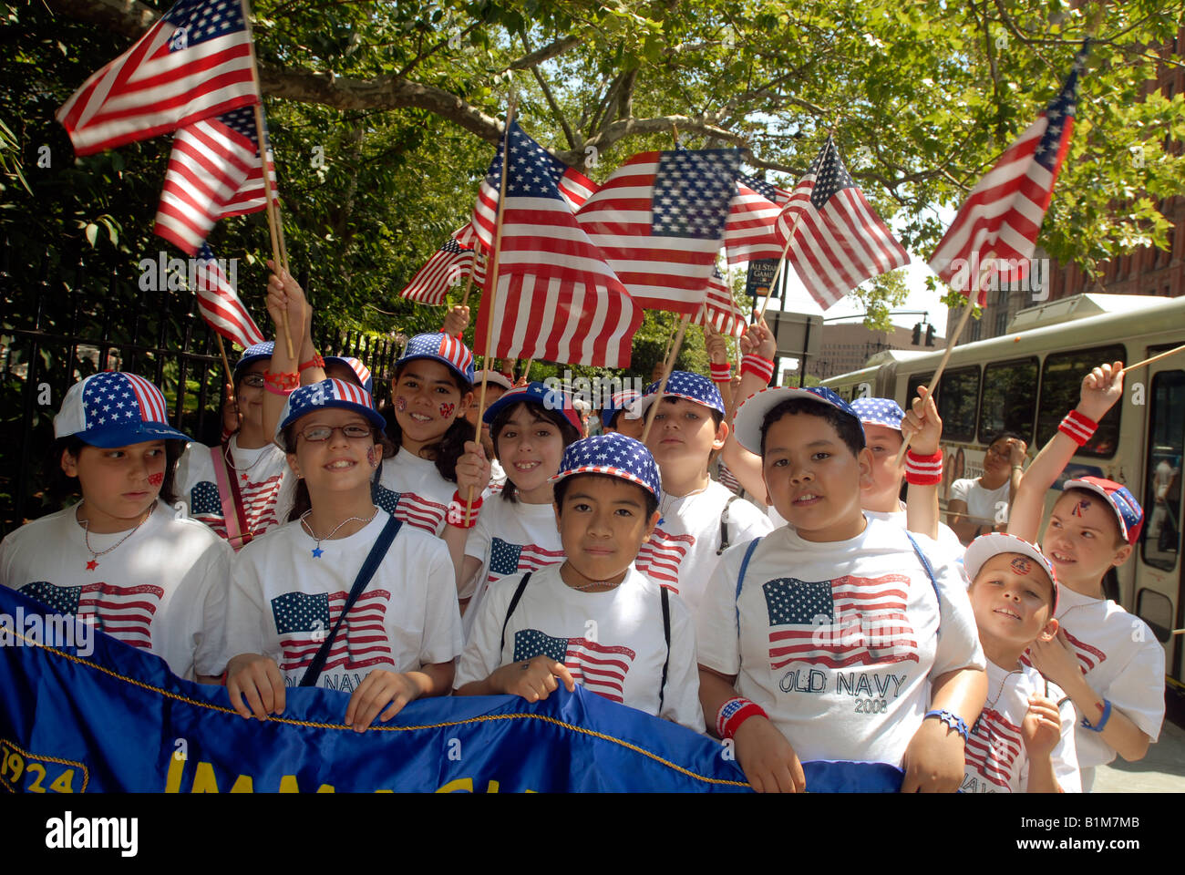 Students from New York schools march in the annual Flag Day Parade ...