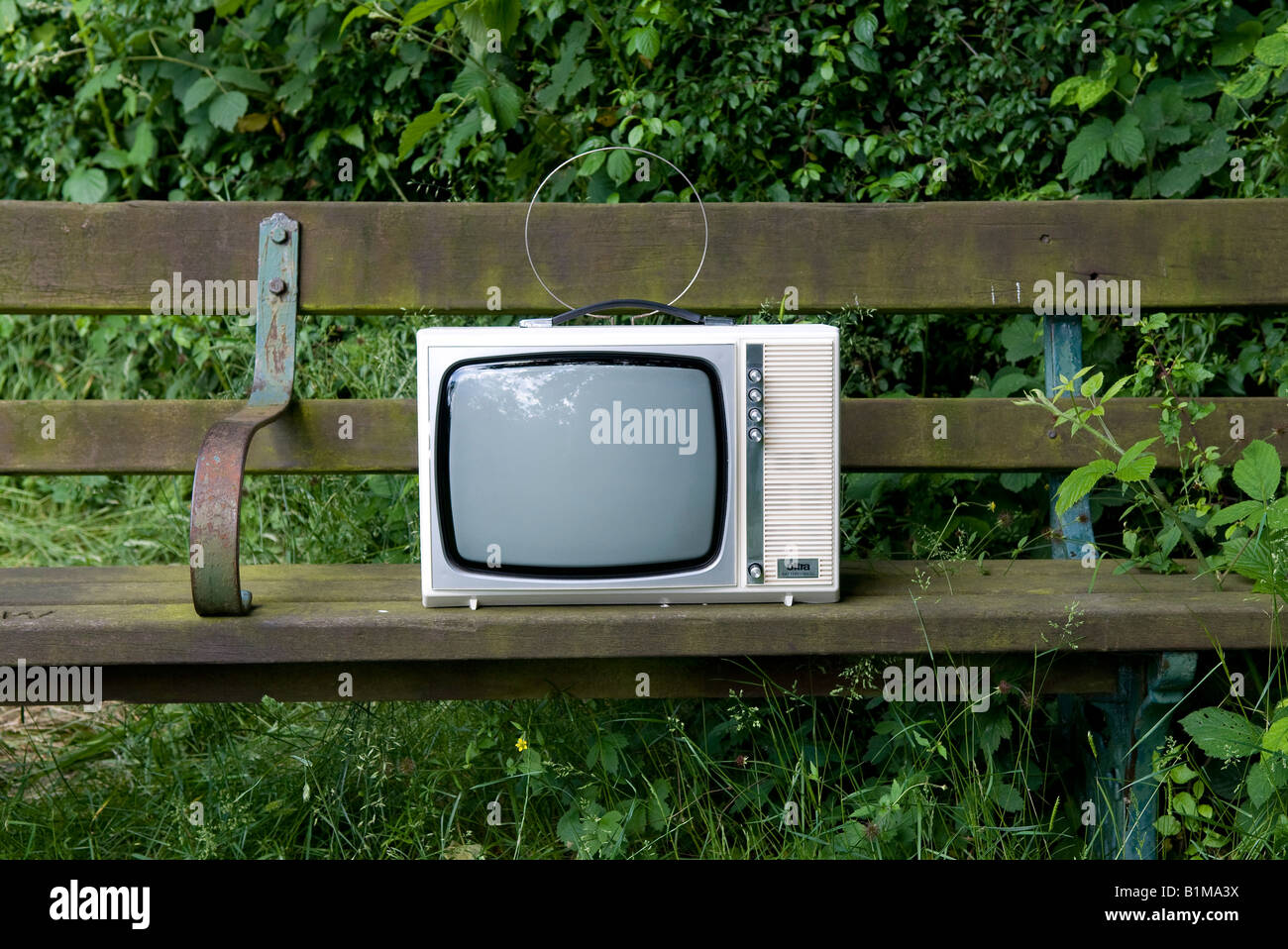 Retro television outside hi-res stock photography and images - Alamy
