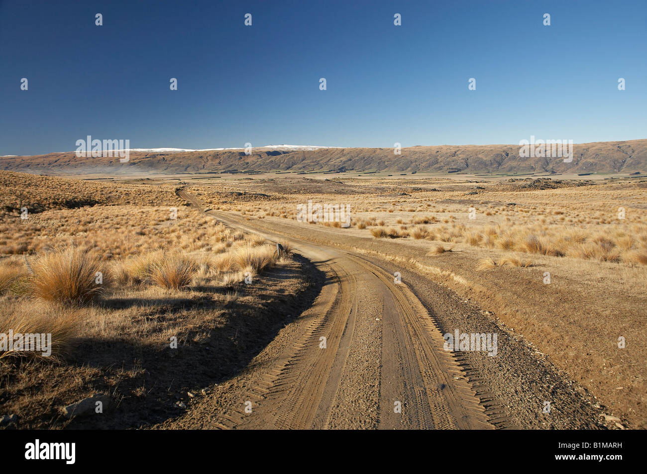 Road to Lake Onslow and Lammermoor Ranges Central Otago South Island ...