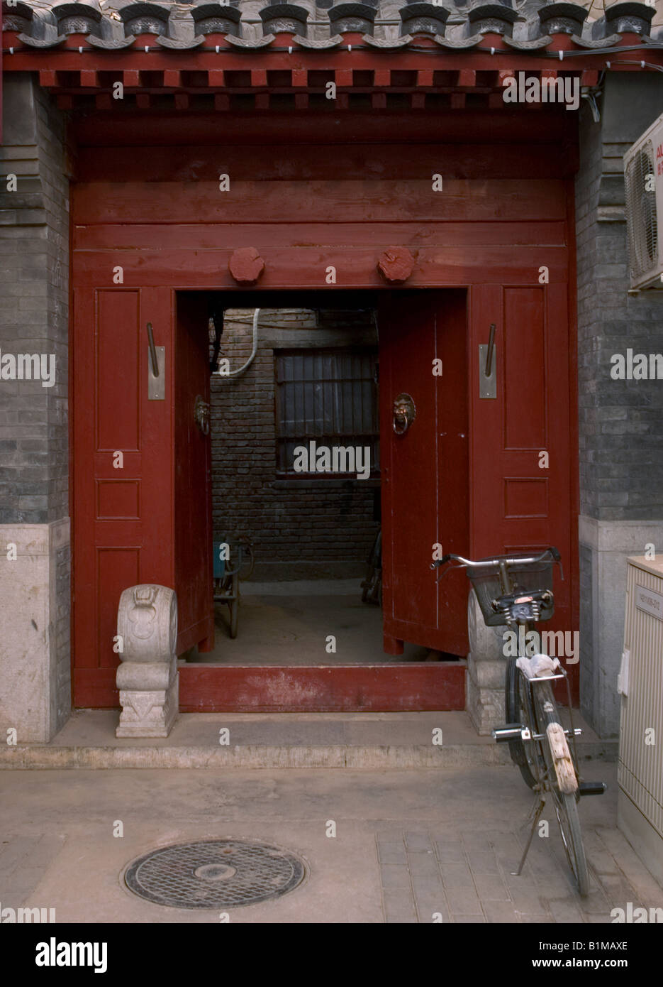 Beijing hutong hutongs door hi-res stock photography and images - Alamy