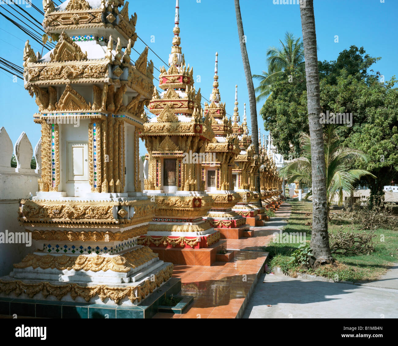 Shrines and memorials in Vat Chan temple Stock Photo - Alamy