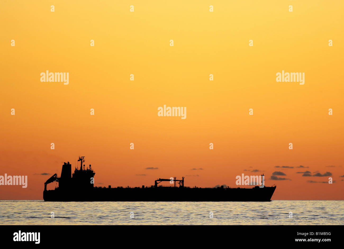 Tankers silhouette hi-res stock photography and images - Alamy