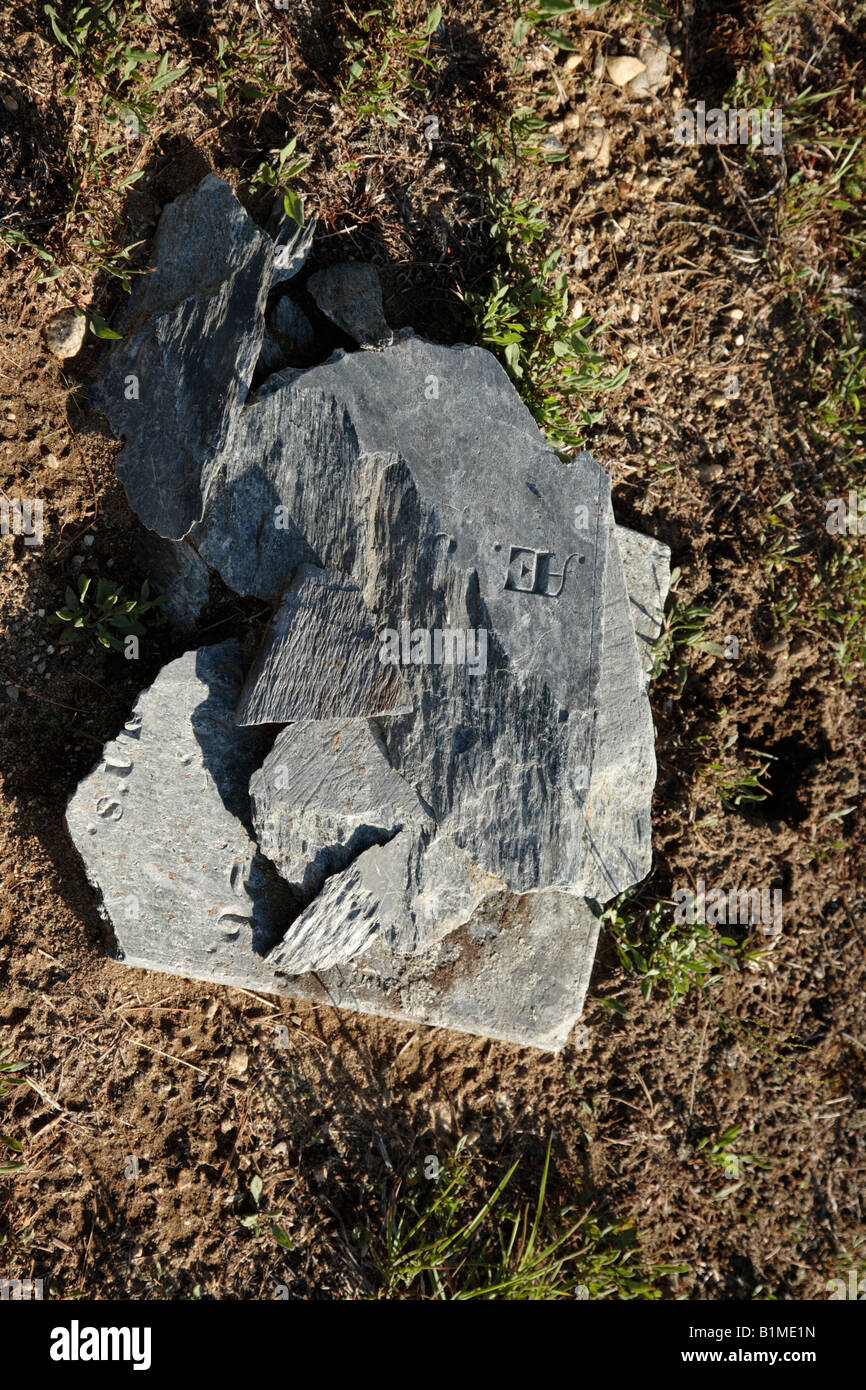 Cracked headstone in a New England graveyard Stock Photo - Alamy