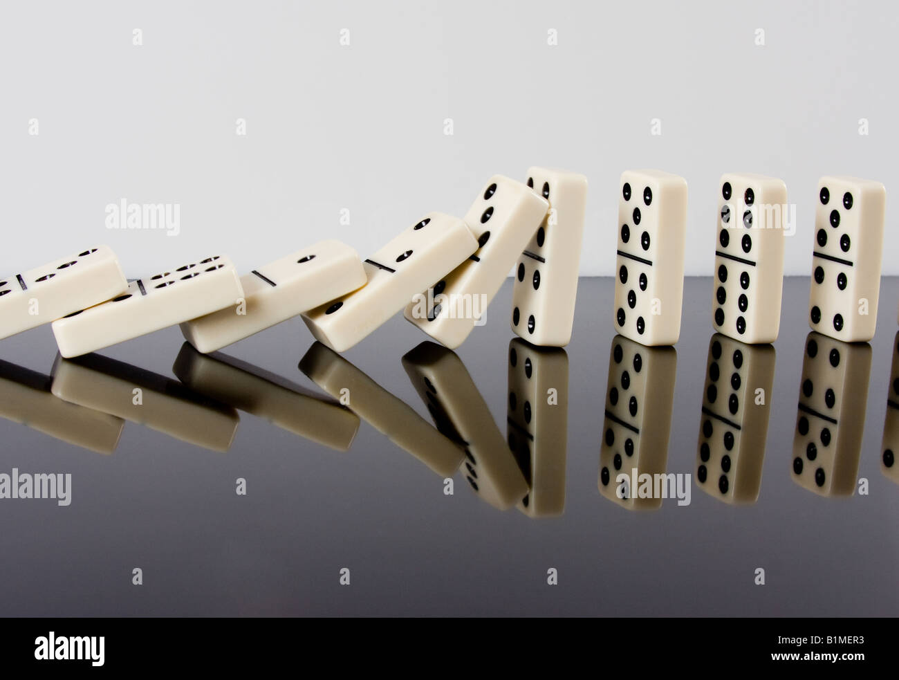 Domino falling blank hi-res stock photography and images - Alamy