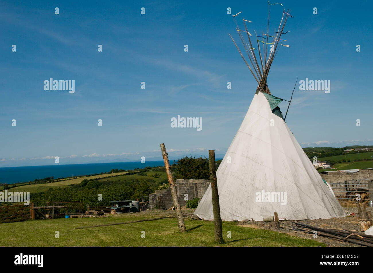 Tipi hi-res stock photography and images - Alamy