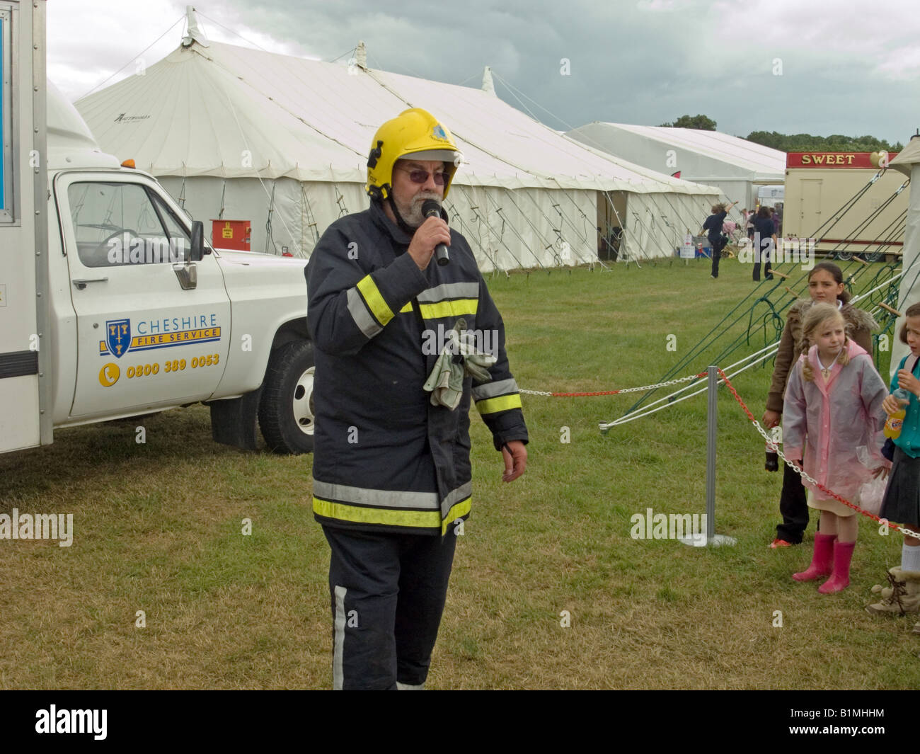 Fire officer hi-res stock photography and images - Alamy