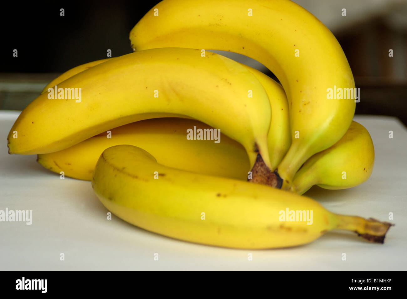 5 bananas hi-res stock photography and images - Alamy
