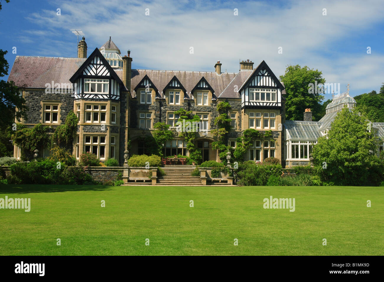 Bodnant hall hi-res stock photography and images - Alamy