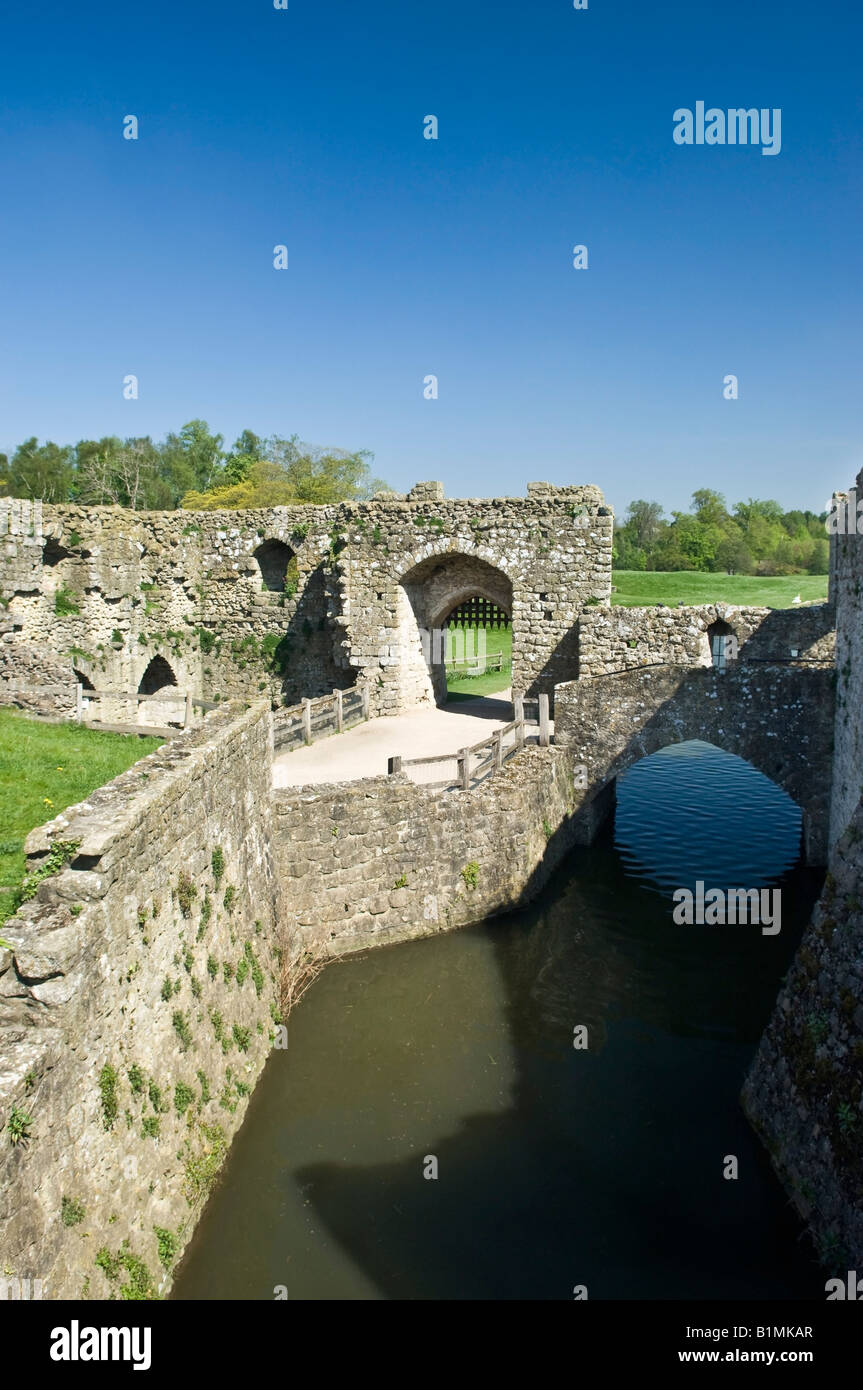 Leeds Castle reflected in the River Len Maidstone Kent England UK Stock ...