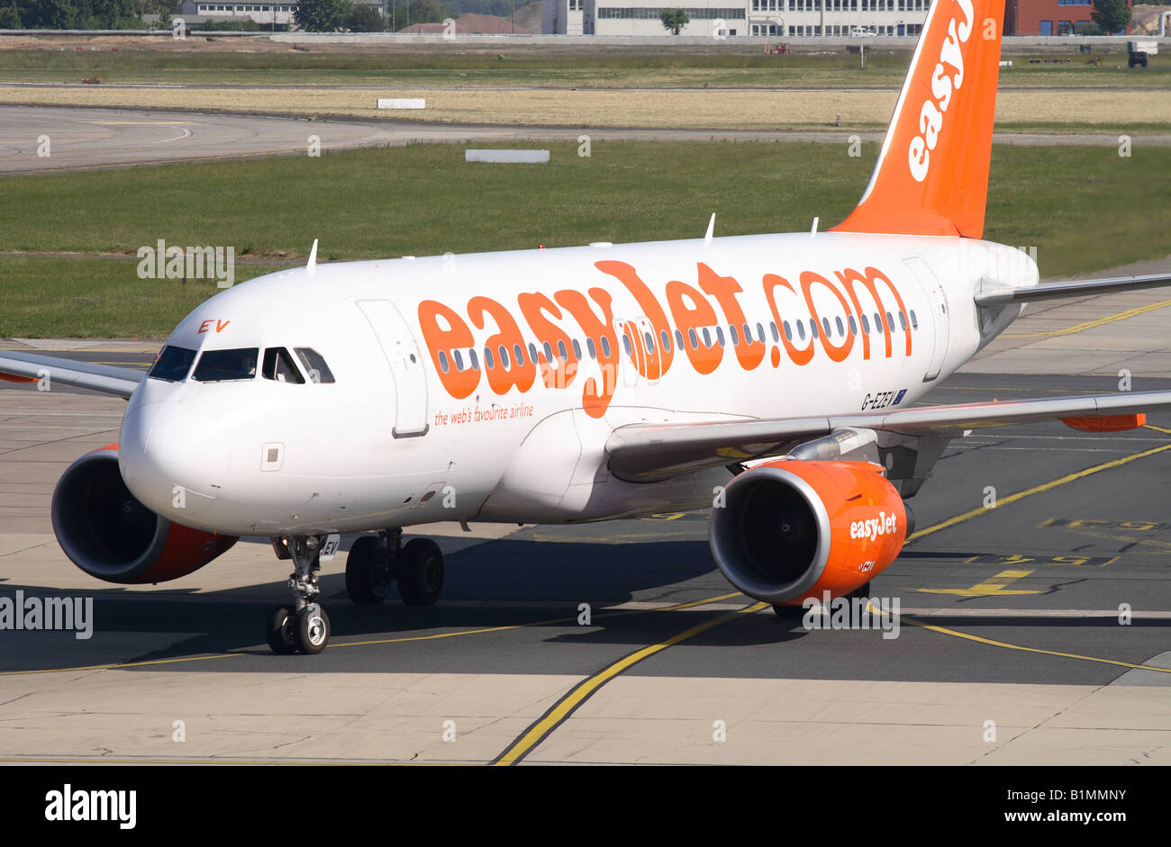 Easyjet plane Airbus A319 taxying at airport apron Stock Photo - Alamy