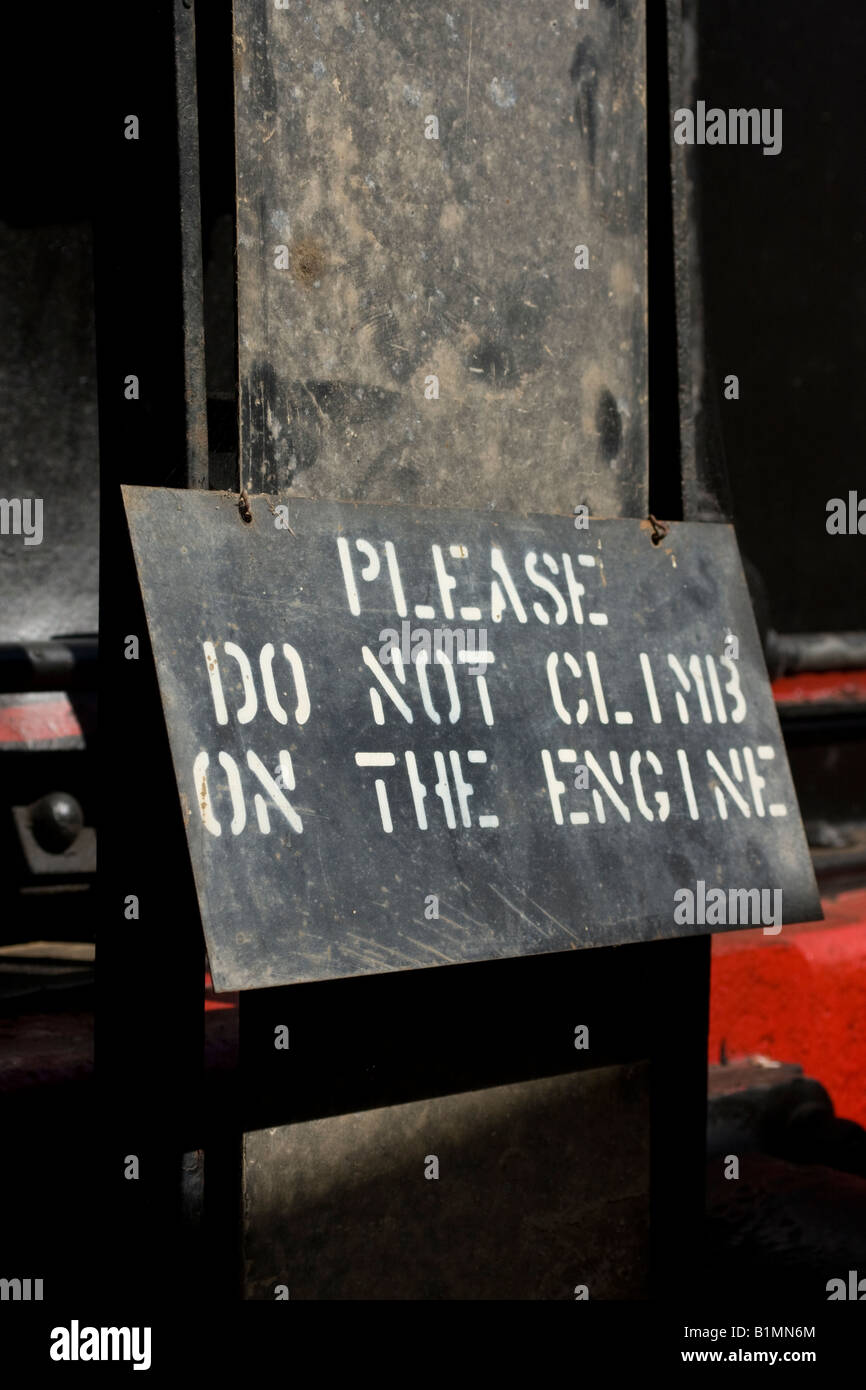 Please do not climb on the engine signage Stock Photo - Alamy