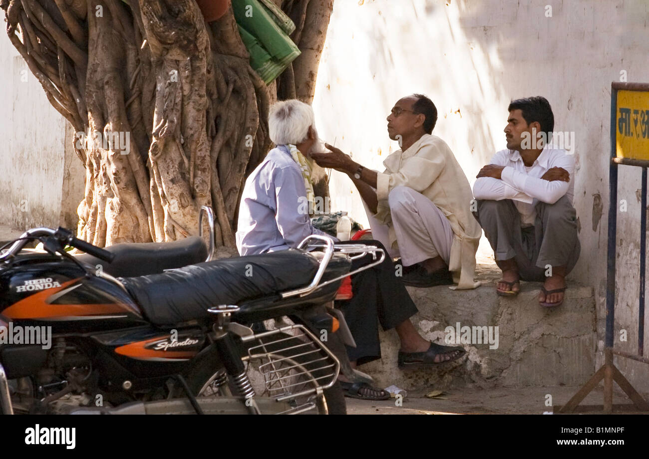 India open air barber hi-res stock photography and images - Alamy