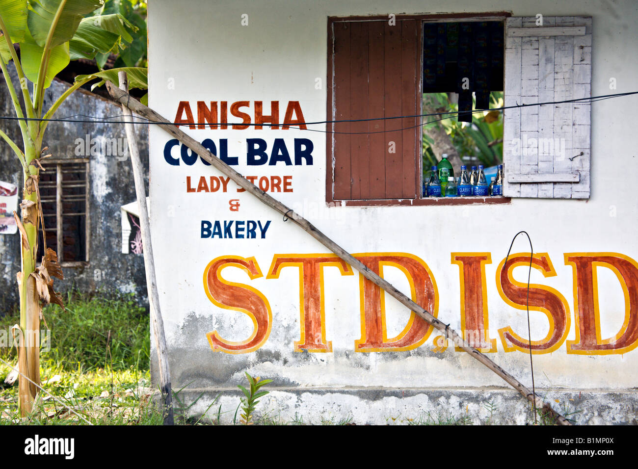 INDIA KERALA Tiny store bar and bakery on the backwater canals of ...