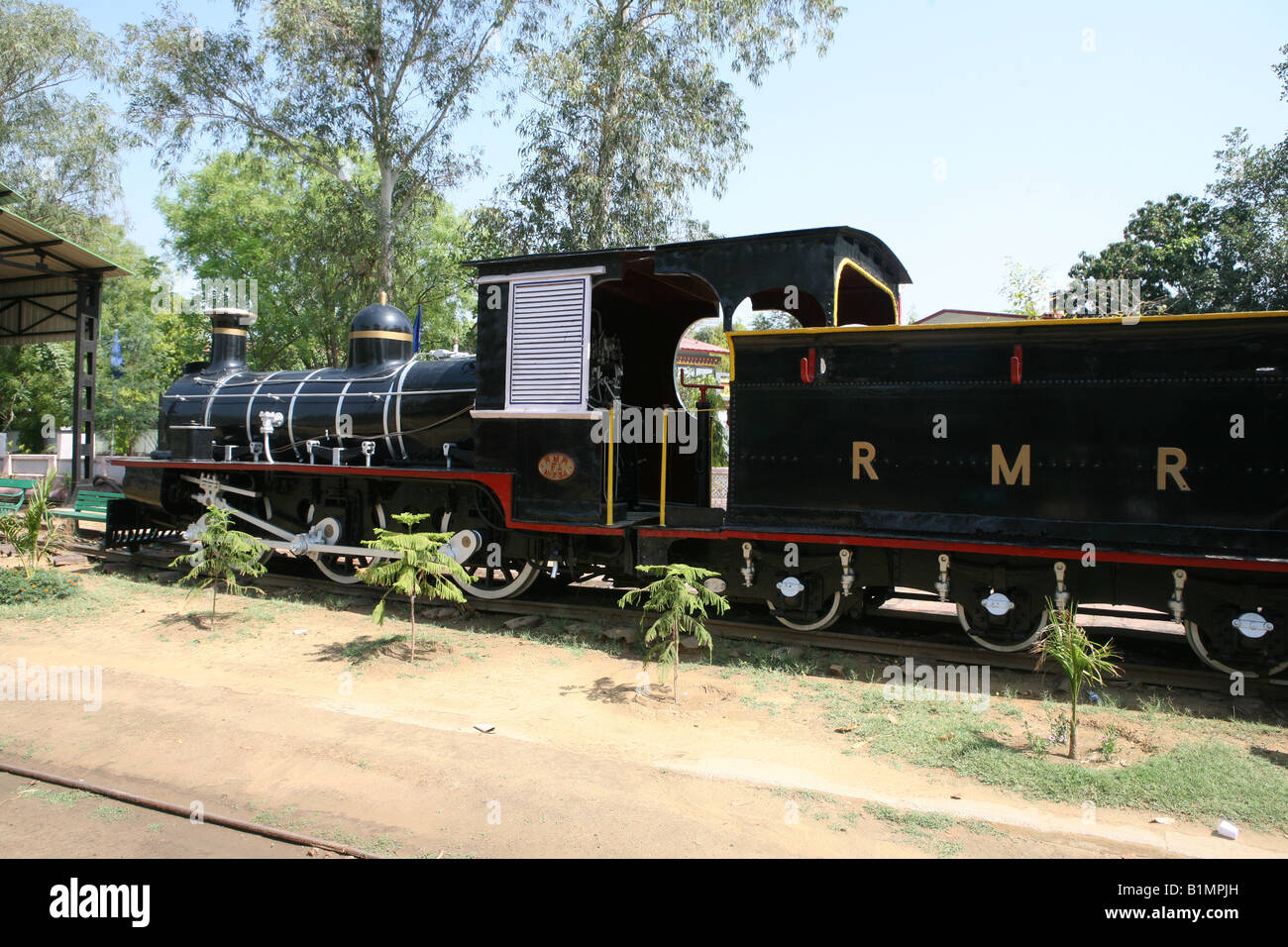Steam engine locomotive delhi railway hi-res stock photography and ...