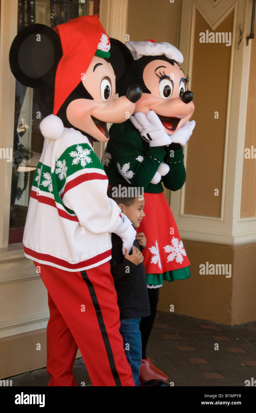 Micky and Minnie Mouse pose for Christmas pictures on Main Street USA ...