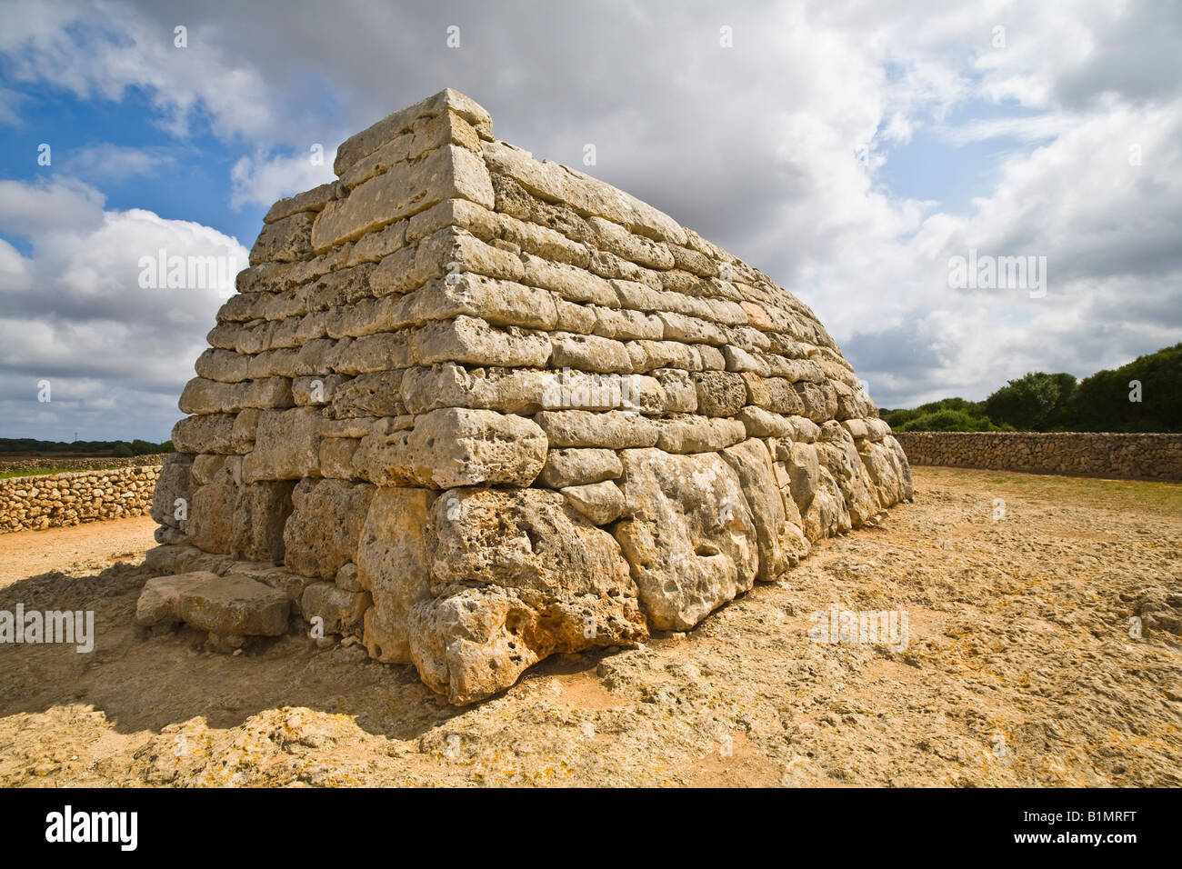 Naveta des Tudons Menorca Minorca Stock Photo - Alamy