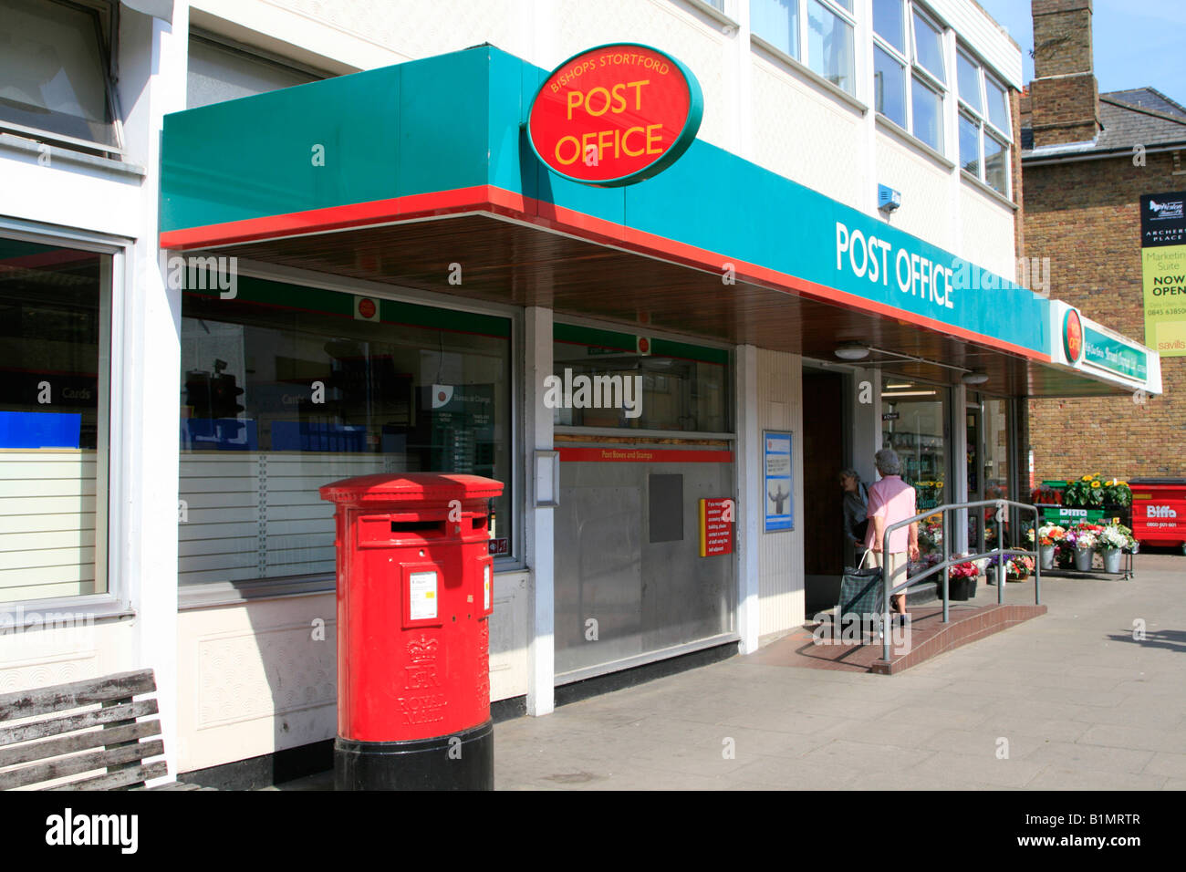 high street post office outlet bishops stortford Stock Photo - Alamy