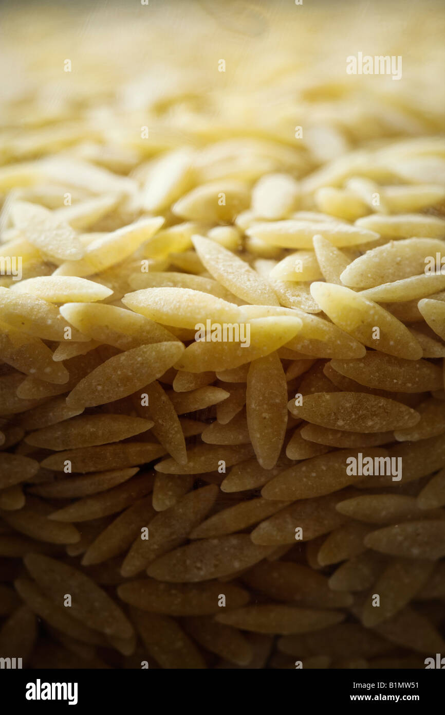 closeup on a pile of Orzo pasta Stock Photo - Alamy