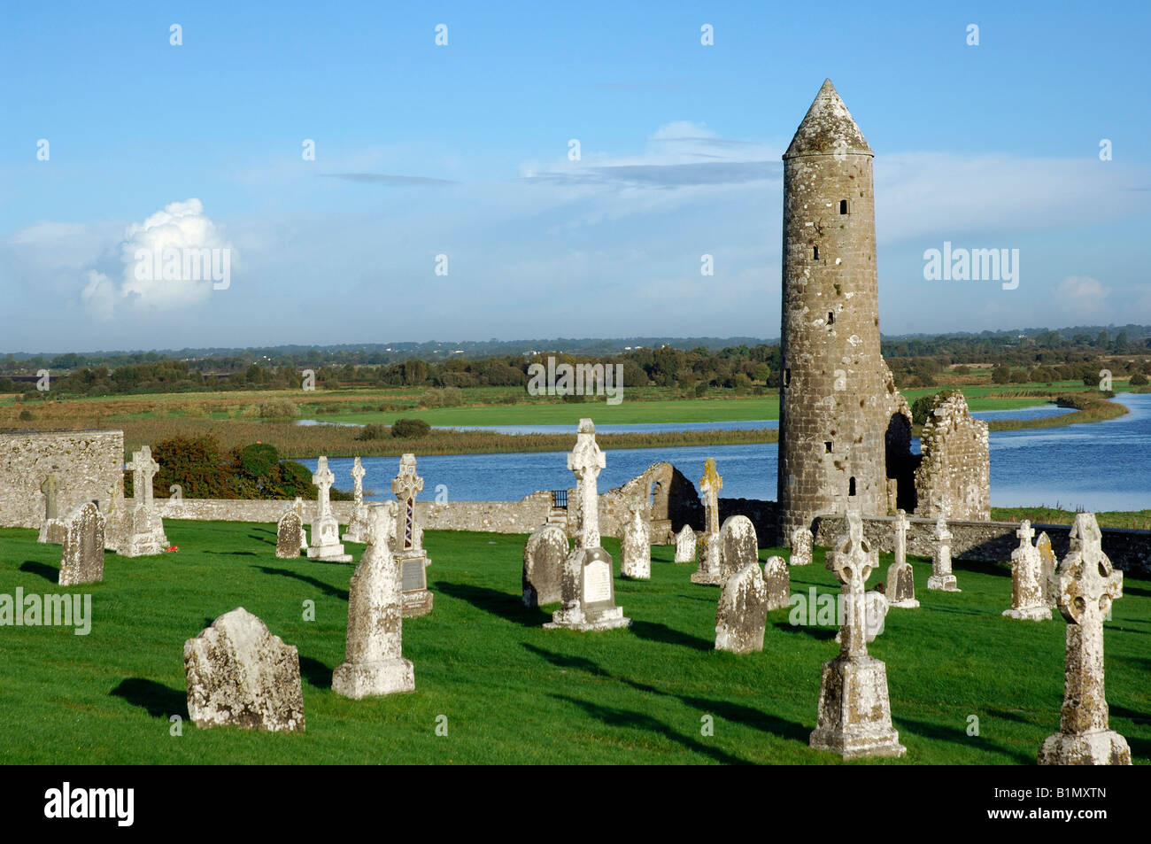Clonmacnoise round tower hi-res stock photography and images - Alamy